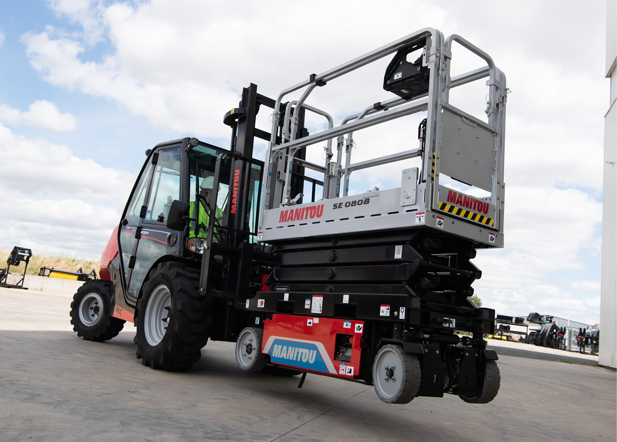 Nouvelle gamme de nacelles ciseaux Manitou - Bernard Frei